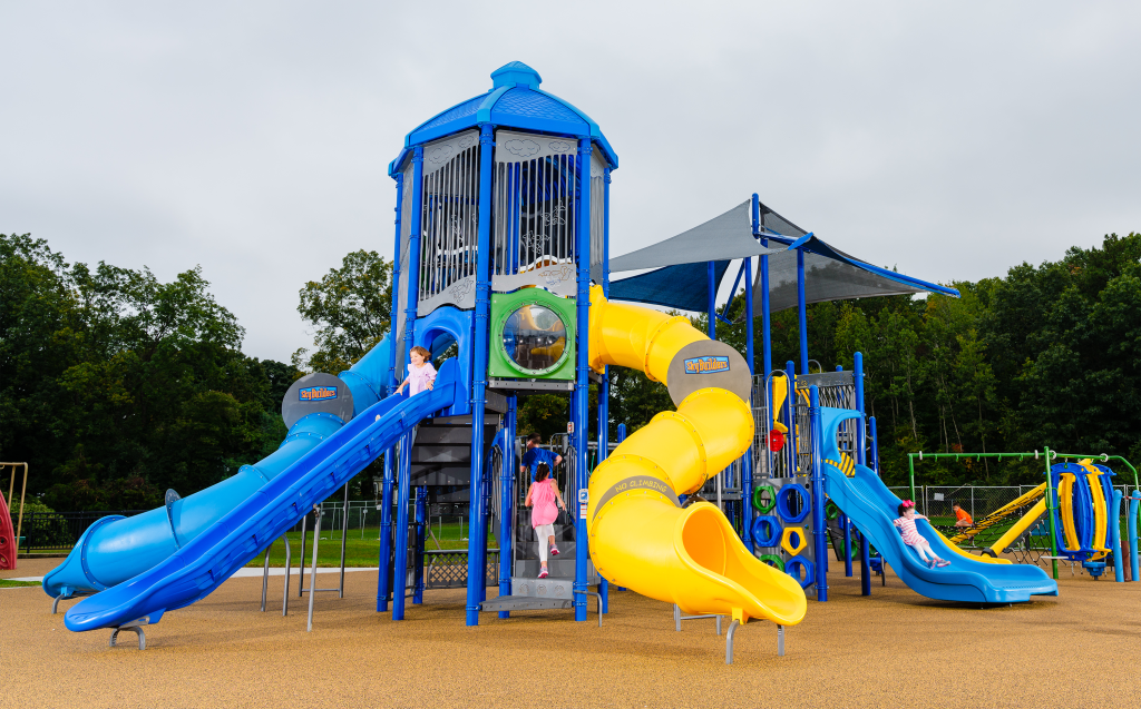 SkyBuilders® | Vertical Playgrounds for Small Spaces | LTC